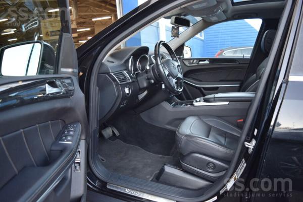 Melns Mercedes-Benz GL 350 2014 Rīga, ar dzinēja tilpumu 3.00 L un nobraukumu 106 tūkst. km par 18000 €, foto 3 vietnē AUTOMOTO.COM.LV