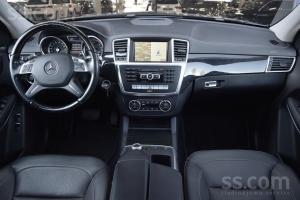 Melns Mercedes-Benz GL 350 2014 Rīga, ar dzinēja tilpumu 3.00 L un nobraukumu 106 tūkst. km par 18000 €, foto 5 vietnē AUTOMOTO.COM.LV
