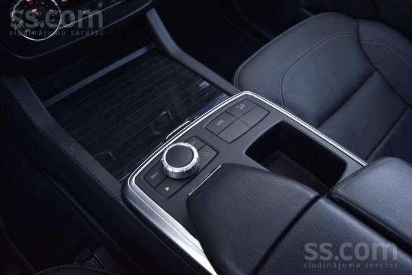 Melns Mercedes-Benz GL 350 2014 Rīga, ar dzinēja tilpumu 3.00 L un nobraukumu 106 tūkst. km par 18000 €, foto 5 vietnē AUTOMOTO.COM.LV