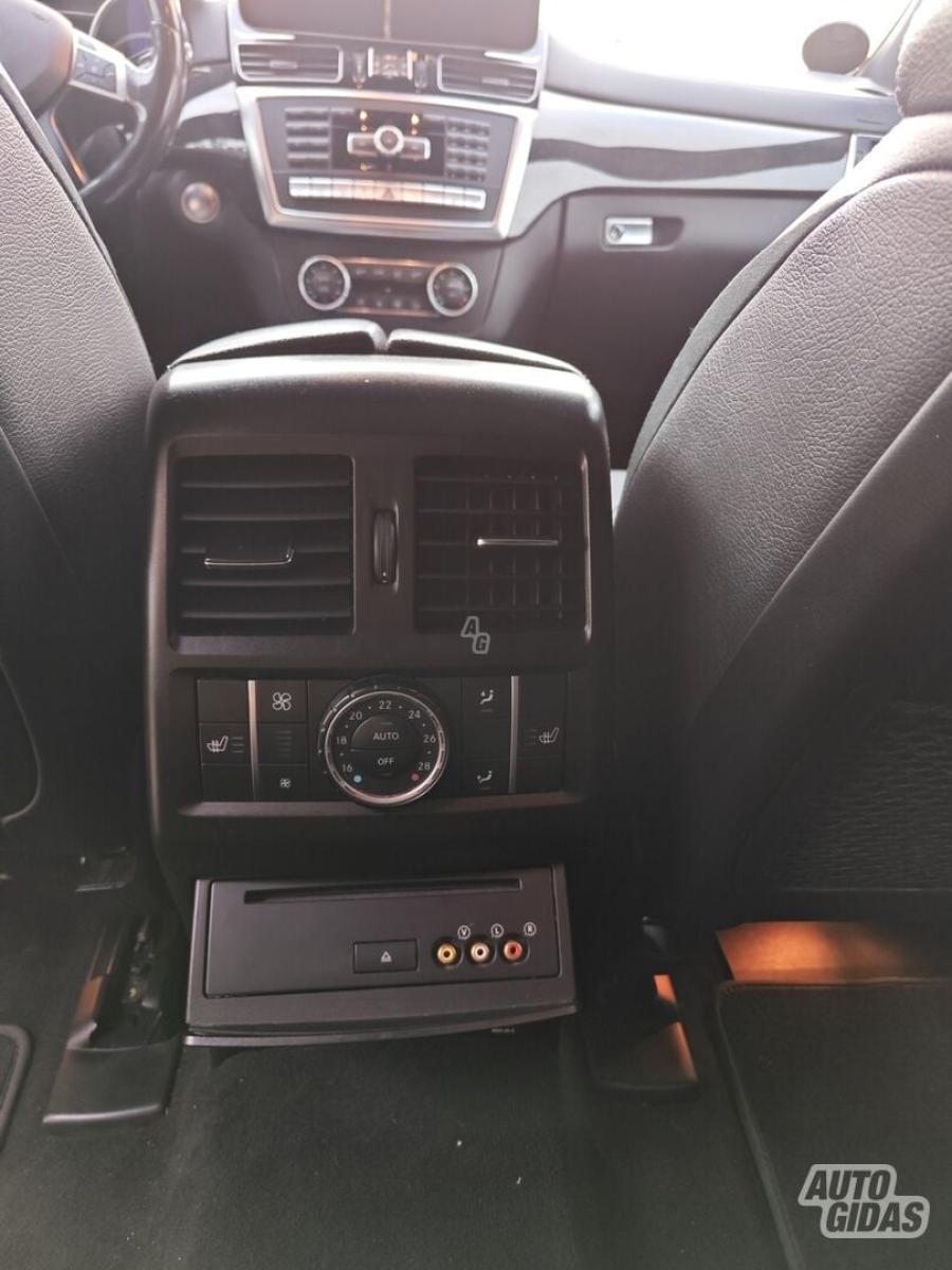 Melns Mercedes-Benz GL 350 2014 Marijampole, ar dzinēja tilpumu 3.00 L un nobraukumu 275 tūkst. km par 25000 €, foto 17 vietnē AUTOMOTO.COM.LV