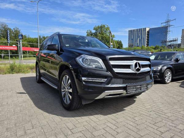 Melns Mercedes-Benz GL 350 2014 Viļņa, ar dzinēja tilpumu 2.99 L un nobraukumu 170 tūkst. km par 17900 €, foto 1 vietnē AUTOMOTO.COM.LV