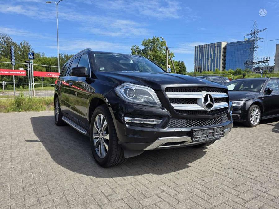 Black Mercedes-Benz GL 350 2014 in Vilnius, with an engine capacity of 2.99 L and mileage of 170 thousand km for 17900 €, photo 1 on AUTOMOTO.COM.LV