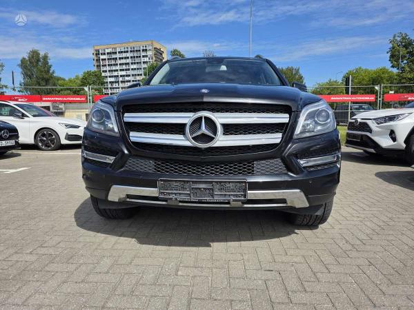 Melns Mercedes-Benz GL 350 2014 Viļņa, ar dzinēja tilpumu 2.99 L un nobraukumu 170 tūkst. km par 17900 €, foto 2 vietnē AUTOMOTO.COM.LV