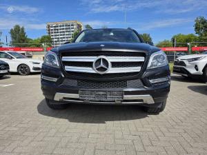Black Mercedes-Benz GL 350 2014 in Vilnius, with an engine capacity of 2.99 L and mileage of 170 thousand km for 17900 €, photo 3 on AUTOMOTO.COM.LV