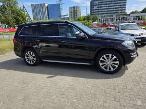 Black Mercedes-Benz GL 350 2014 in Vilnius, with an engine capacity of 2.99 L and mileage of 170 thousand km for 17900 €, photo 5 on AUTOMOTO.COM.LV