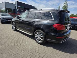 Black Mercedes-Benz GL 350 2014 in Vilnius, with an engine capacity of 2.99 L and mileage of 170 thousand km for 17900 €, photo 6 on AUTOMOTO.COM.LV