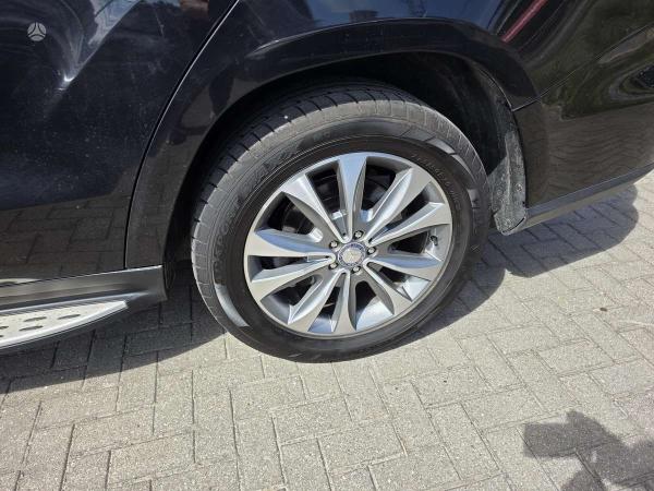 Melns Mercedes-Benz GL 350 2014 Viļņa, ar dzinēja tilpumu 2.99 L un nobraukumu 170 tūkst. km par 17900 €, foto 6 vietnē AUTOMOTO.COM.LV