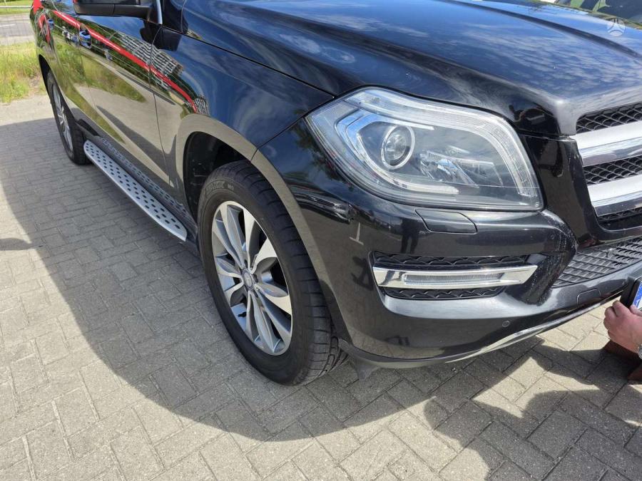 Black Mercedes-Benz GL 350 2014 in Vilnius, with an engine capacity of 2.99 L and mileage of 170 thousand km for 17900 €, photo 8 on AUTOMOTO.COM.LV