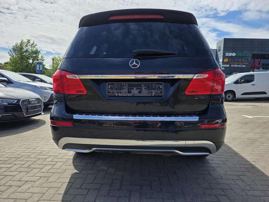 Black Mercedes-Benz GL 350 2014 in Vilnius, with an engine capacity of 2.99 L and mileage of 170 thousand km for 17900 €, photo 9 on AUTOMOTO.COM.LV