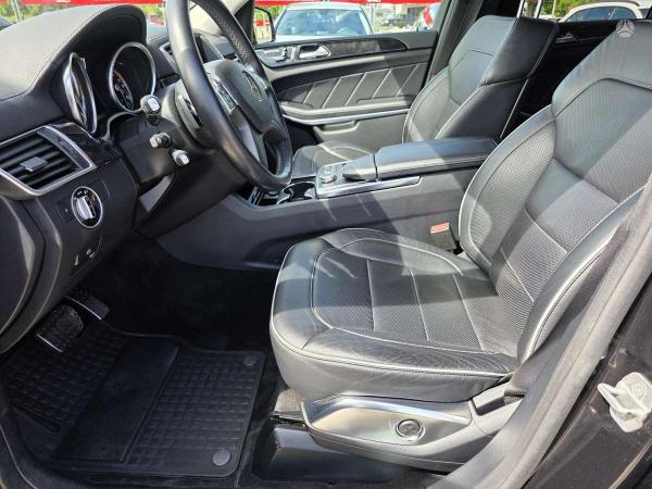Melns Mercedes-Benz GL 350 2014 Viļņa, ar dzinēja tilpumu 2.99 L un nobraukumu 170 tūkst. km par 17900 €, foto 9 vietnē AUTOMOTO.COM.LV