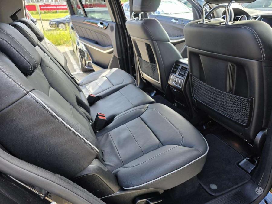 Black Mercedes-Benz GL 350 2014 in Vilnius, with an engine capacity of 2.99 L and mileage of 170 thousand km for 17900 €, photo 12 on AUTOMOTO.COM.LV