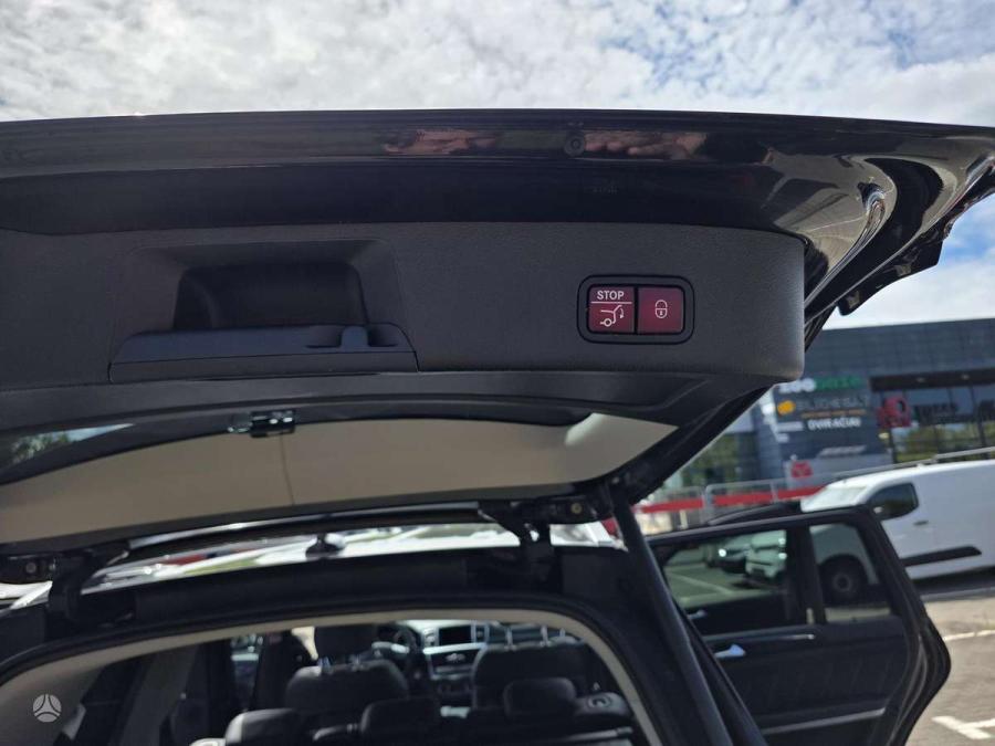 Black Mercedes-Benz GL 350 2014 in Vilnius, with an engine capacity of 2.99 L and mileage of 170 thousand km for 17900 €, photo 17 on AUTOMOTO.COM.LV