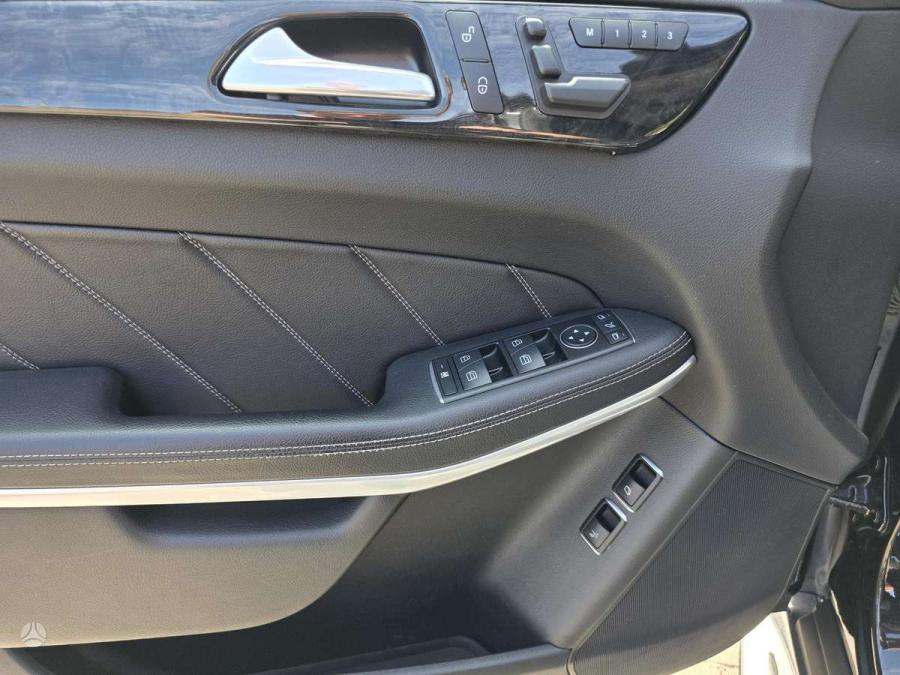 Black Mercedes-Benz GL 350 2014 in Vilnius, with an engine capacity of 2.99 L and mileage of 170 thousand km for 17900 €, photo 21 on AUTOMOTO.COM.LV
