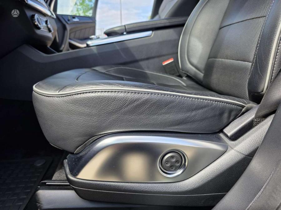 Black Mercedes-Benz GL 350 2014 in Vilnius, with an engine capacity of 2.99 L and mileage of 170 thousand km for 17900 €, photo 22 on AUTOMOTO.COM.LV