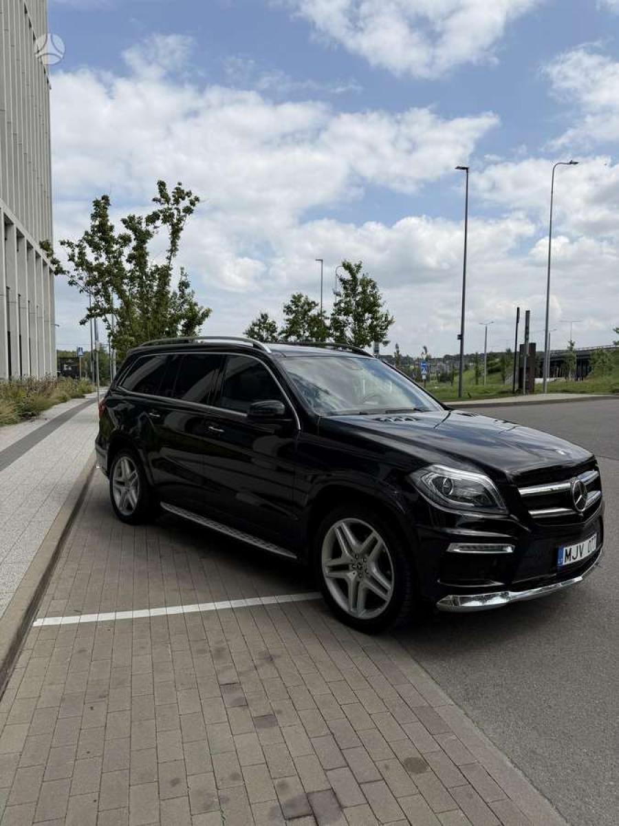 Black Mercedes-Benz GL 350 2014 in Vilnius, with an engine capacity of 2.99 L and mileage of 297 thousand km for 20200 €, photo 1 on AUTOMOTO.COM.LV