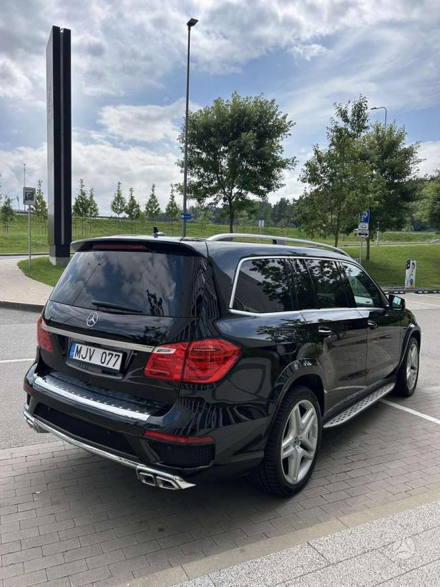 Black Mercedes-Benz GL 350 2014 in Vilnius, with an engine capacity of 2.99 L and mileage of 297 thousand km for 20200 €, photo 8 on AUTOMOTO.COM.LV