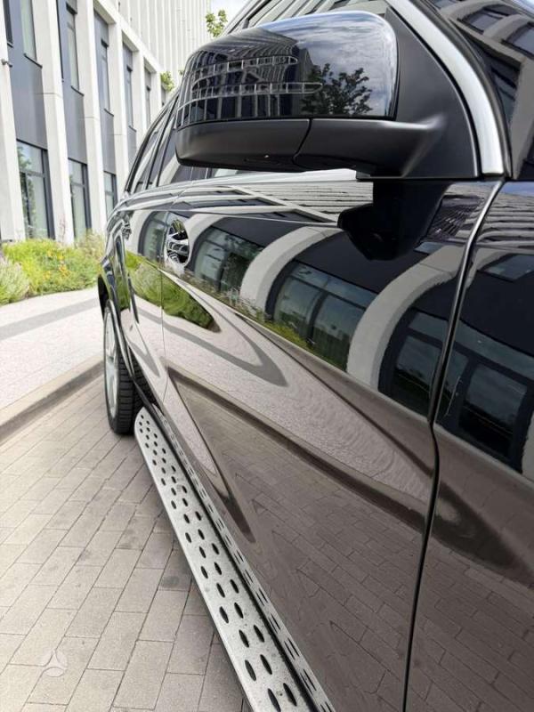Black Mercedes-Benz GL 350 2014 in Vilnius, with an engine capacity of 2.99 L and mileage of 297 thousand km for 20200 €, photo 9 on AUTOMOTO.COM.LV