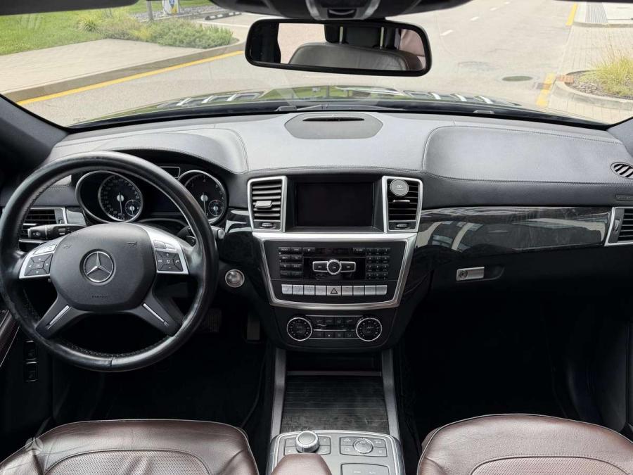 Black Mercedes-Benz GL 350 2014 in Vilnius, with an engine capacity of 2.99 L and mileage of 297 thousand km for 20200 €, photo 12 on AUTOMOTO.COM.LV