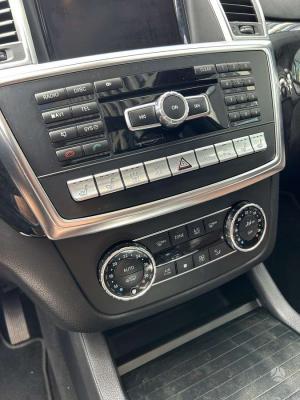 Black Mercedes-Benz GL 350 2014 in Vilnius, with an engine capacity of 2.99 L and mileage of 297 thousand km for 20200 €, photo 14 on AUTOMOTO.COM.LV