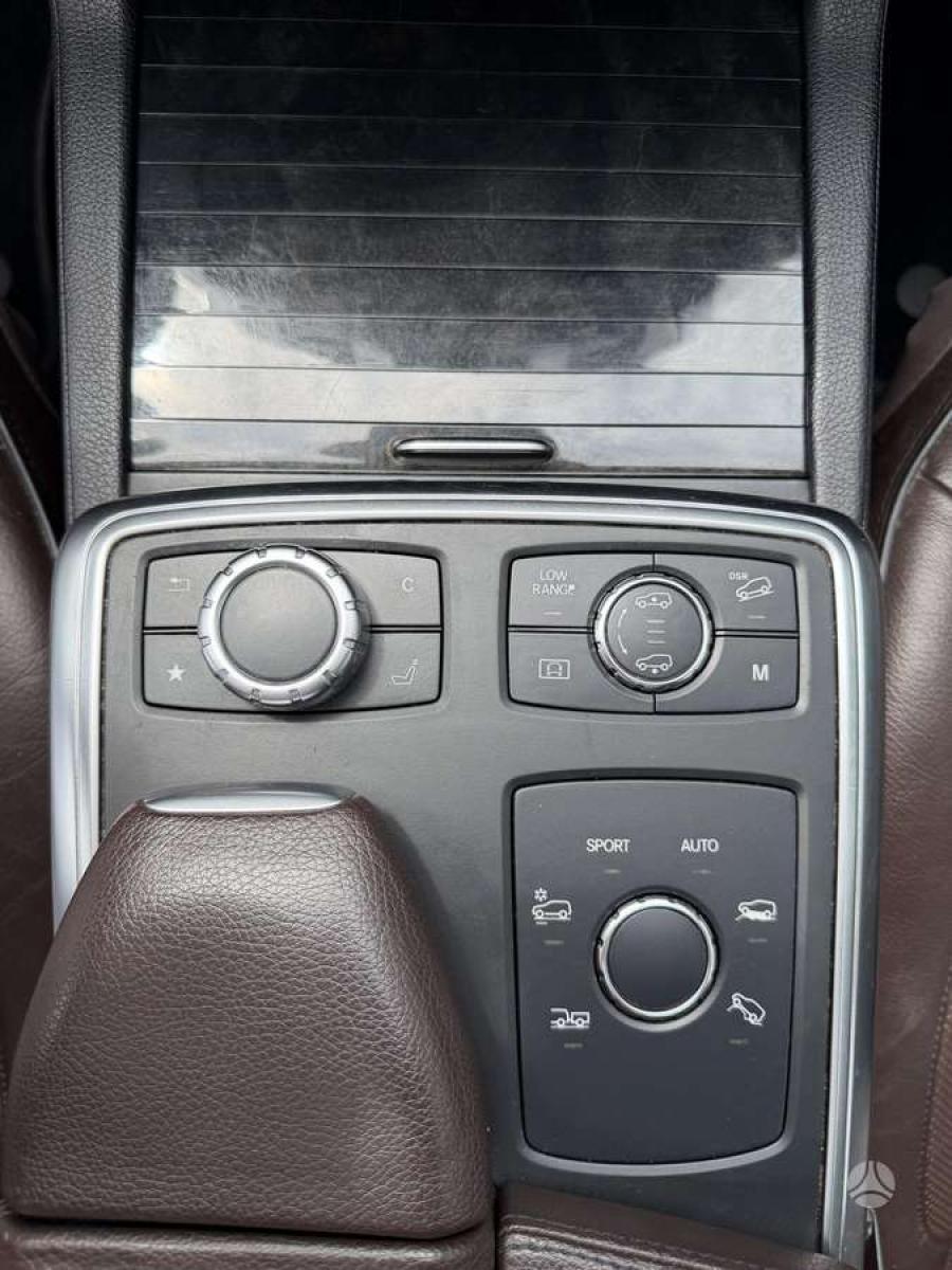 Black Mercedes-Benz GL 350 2014 in Vilnius, with an engine capacity of 2.99 L and mileage of 297 thousand km for 20200 €, photo 15 on AUTOMOTO.COM.LV