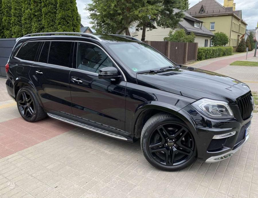 Black Mercedes-Benz GL 350 2014 in Marijampole, with an engine capacity of 2.99 L and mileage of 328 thousand km for 22450 €, photo 6 on AUTOMOTO.COM.LV