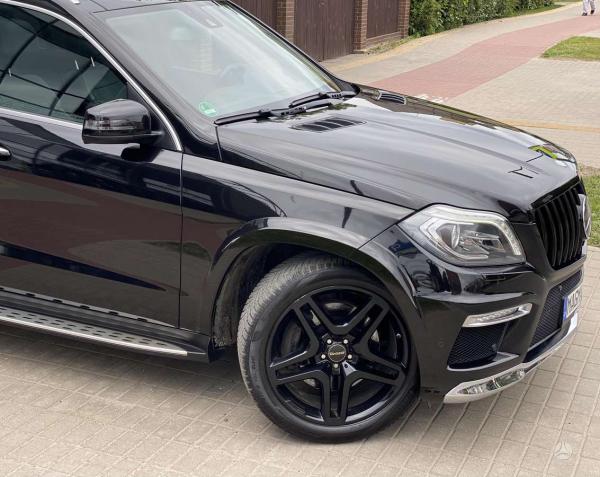 Black Mercedes-Benz GL 350 2014 in Marijampole, with an engine capacity of 2.99 L and mileage of 328 thousand km for 22450 €, photo 7 on AUTOMOTO.COM.LV