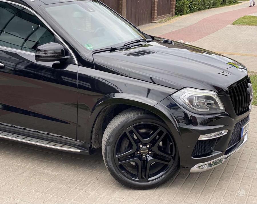 Black Mercedes-Benz GL 350 2014 in Marijampole, with an engine capacity of 2.99 L and mileage of 328 thousand km for 22450 €, photo 8 on AUTOMOTO.COM.LV