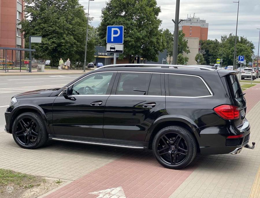 Black Mercedes-Benz GL 350 2014 in Marijampole, with an engine capacity of 2.99 L and mileage of 328 thousand km for 22450 €, photo 14 on AUTOMOTO.COM.LV
