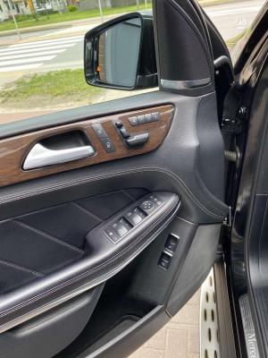 Black Mercedes-Benz GL 350 2014 in Marijampole, with an engine capacity of 2.99 L and mileage of 328 thousand km for 22450 €, photo 24 on AUTOMOTO.COM.LV