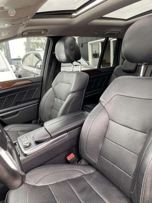 Black Mercedes-Benz GL 350 2014 in Marijampole, with an engine capacity of 2.99 L and mileage of 328 thousand km for 22450 €, photo 26 on AUTOMOTO.COM.LV