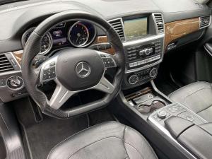 Black Mercedes-Benz GL 350 2014 in Marijampole, with an engine capacity of 2.99 L and mileage of 328 thousand km for 22450 €, photo 28 on AUTOMOTO.COM.LV