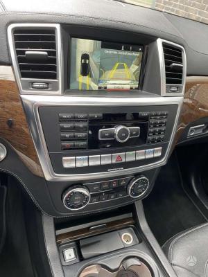 Black Mercedes-Benz GL 350 2014 in Marijampole, with an engine capacity of 2.99 L and mileage of 328 thousand km for 22450 €, photo 35 on AUTOMOTO.COM.LV