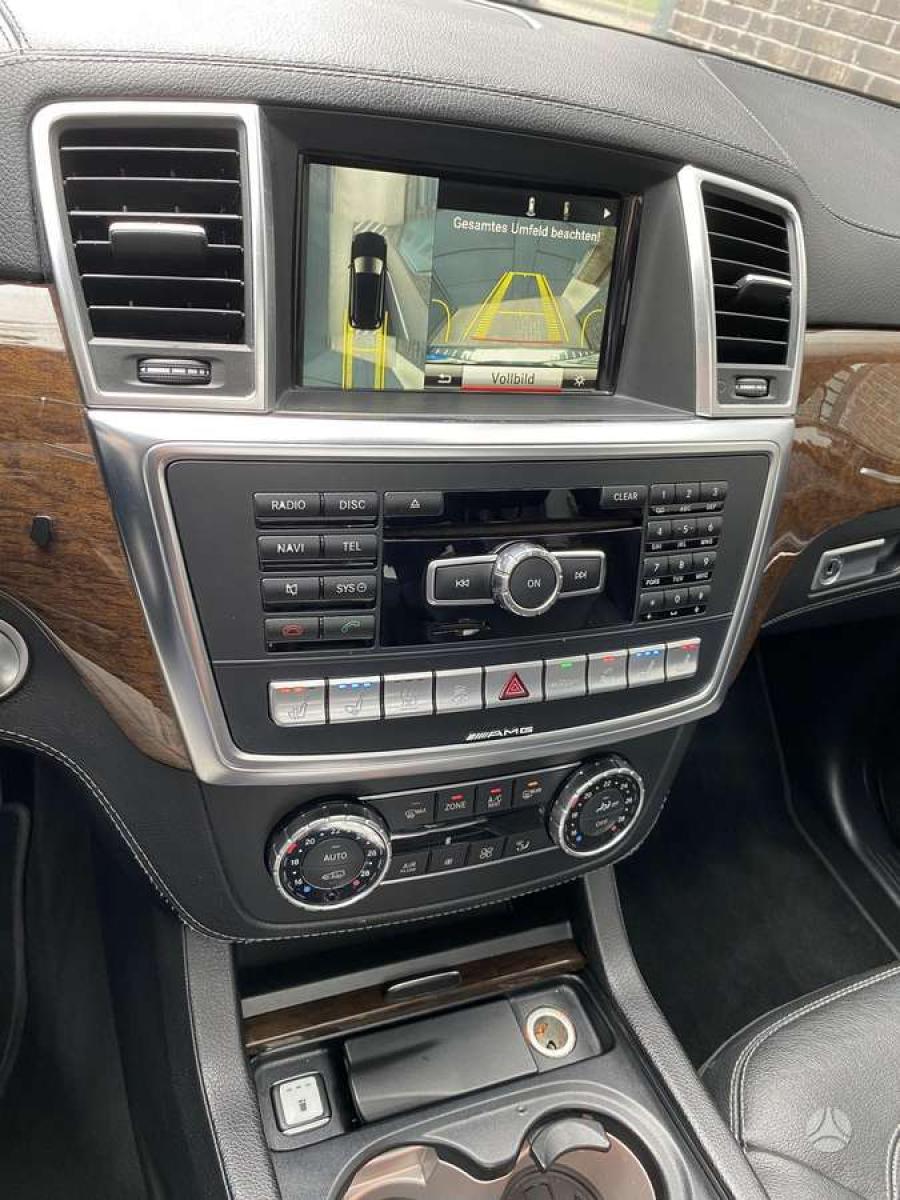 Black Mercedes-Benz GL 350 2014 in Marijampole, with an engine capacity of 2.99 L and mileage of 328 thousand km for 22450 €, photo 35 on AUTOMOTO.COM.LV