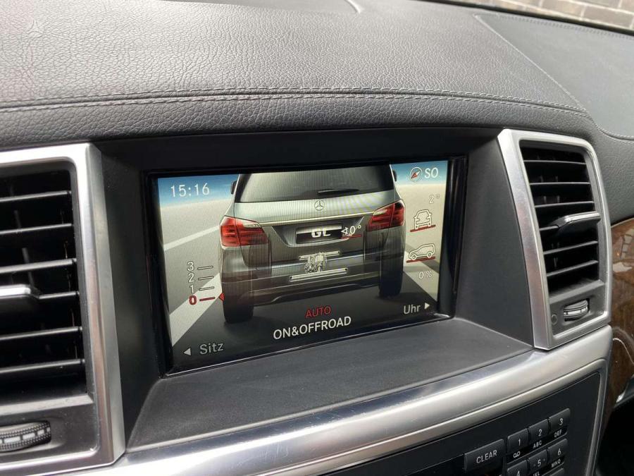 Black Mercedes-Benz GL 350 2014 in Marijampole, with an engine capacity of 2.99 L and mileage of 328 thousand km for 22450 €, photo 40 on AUTOMOTO.COM.LV