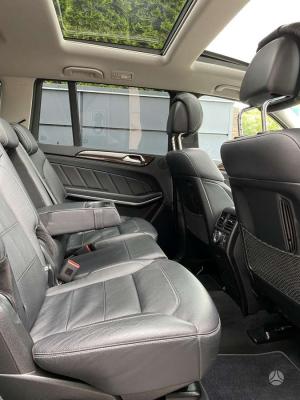 Black Mercedes-Benz GL 350 2014 in Marijampole, with an engine capacity of 2.99 L and mileage of 328 thousand km for 22450 €, photo 44 on AUTOMOTO.COM.LV