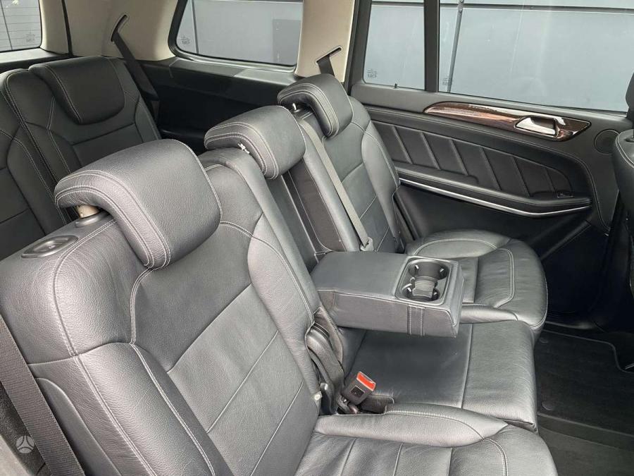 Black Mercedes-Benz GL 350 2014 in Marijampole, with an engine capacity of 2.99 L and mileage of 328 thousand km for 22450 €, photo 45 on AUTOMOTO.COM.LV