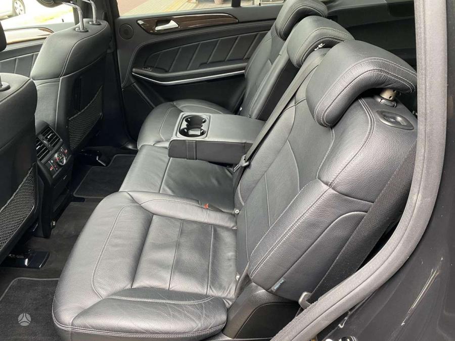 Black Mercedes-Benz GL 350 2014 in Marijampole, with an engine capacity of 2.99 L and mileage of 328 thousand km for 22450 €, photo 47 on AUTOMOTO.COM.LV