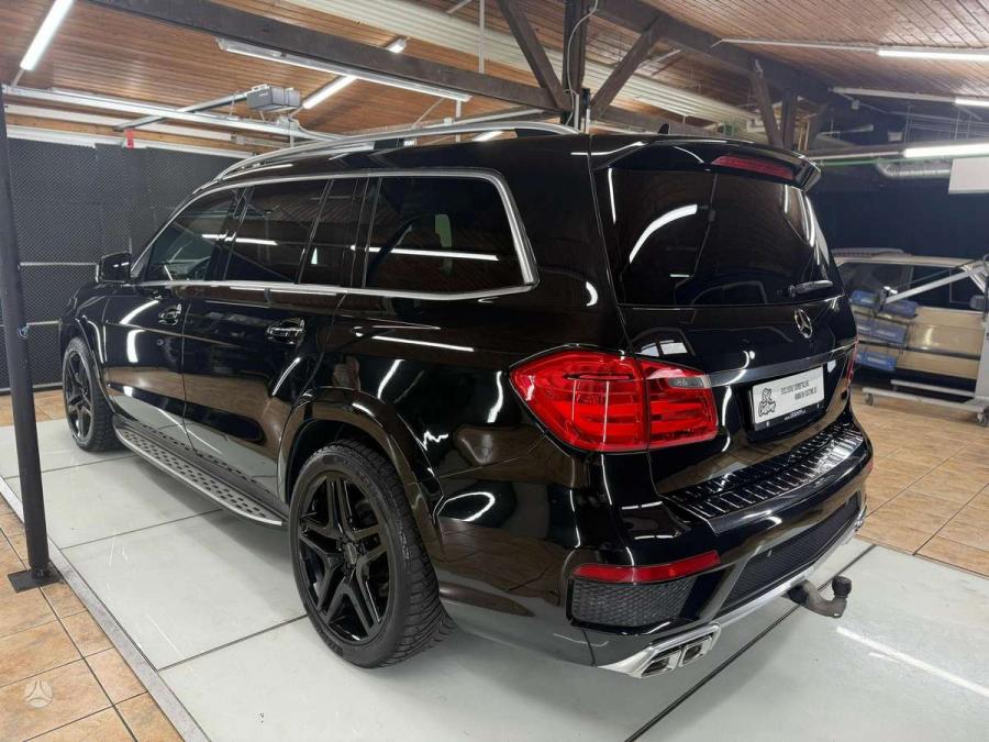 Black Mercedes-Benz GL 350 2014 in Marijampole, with an engine capacity of 2.99 L and mileage of 328 thousand km for 22450 €, photo 60 on AUTOMOTO.COM.LV