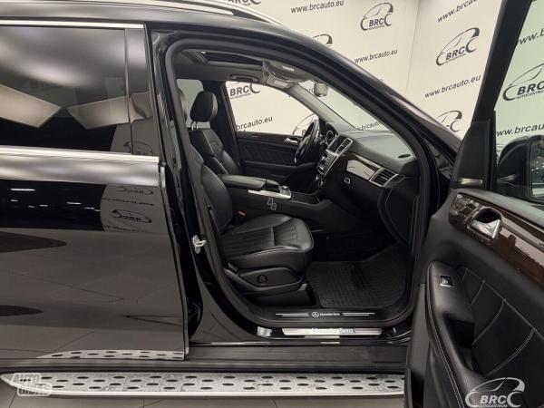 Black Mercedes-Benz GL 350 2015 in Avizieniai, with an engine capacity of 3.00 L and mileage of 215 thousand km for 18900 €, photo 4 on AUTOMOTO.COM.LV
