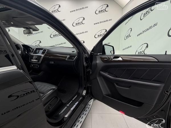Black Mercedes-Benz GL 350 2015 in Avizieniai, with an engine capacity of 3.00 L and mileage of 215 thousand km for 18900 €, photo 8 on AUTOMOTO.COM.LV