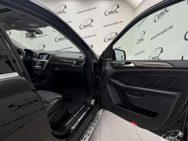 Black Mercedes-Benz GL 350 2015 in Vilnius, with an engine capacity of 2.99 L and mileage of 215 thousand km for 18900 €, photo 9 on AUTOMOTO.COM.LV