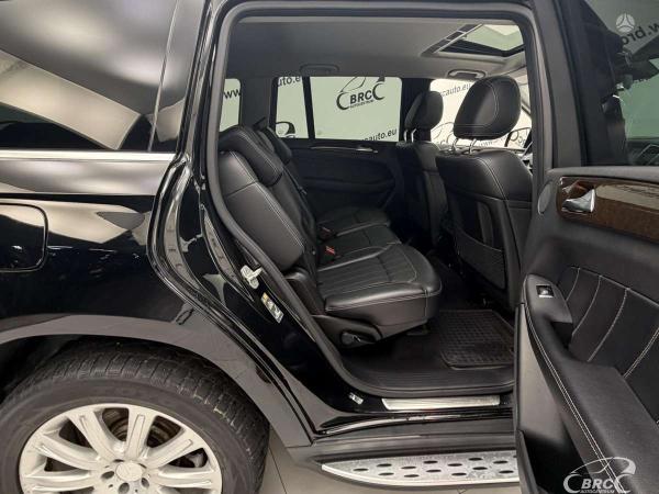 Black Mercedes-Benz GL 350 2015 in Vilnius, with an engine capacity of 2.99 L and mileage of 215 thousand km for 17900 €, photo 11 on AUTOMOTO.COM.LV