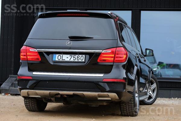 Black Mercedes-Benz GL 350 2015 in Tukums, with an engine capacity of 3.00 L and mileage of 263 thousand km for 18000 €, photo 2 on AUTOMOTO.COM.LV
