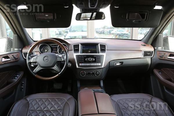 Black Mercedes-Benz GL 350 2015 in Tukums, with an engine capacity of 3.00 L and mileage of 263 thousand km for 18000 €, photo 7 on AUTOMOTO.COM.LV