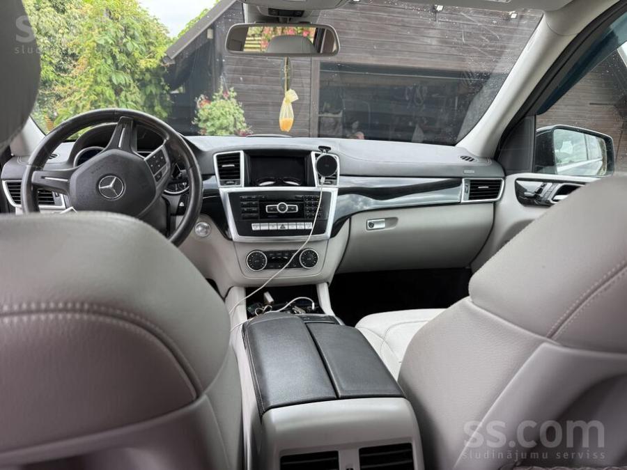 Melns Mercedes-Benz GL 350 2015 Aizkraukle, ar dzinēja tilpumu 3.00 L un nobraukumu 0 tūkst. km par 22700 €, foto 11 vietnē AUTOMOTO.COM.LV