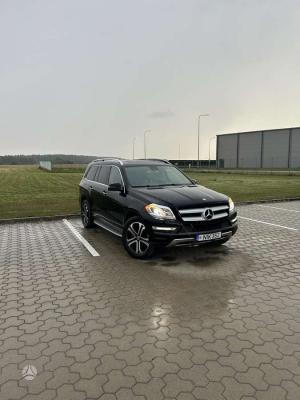 Melns Mercedes-Benz GL 350 2015 Viļņa, ar dzinēja tilpumu 2.99 L un nobraukumu 187 tūkst. km par 18999 €, foto  vietnē AUTOMOTO.COM.LV