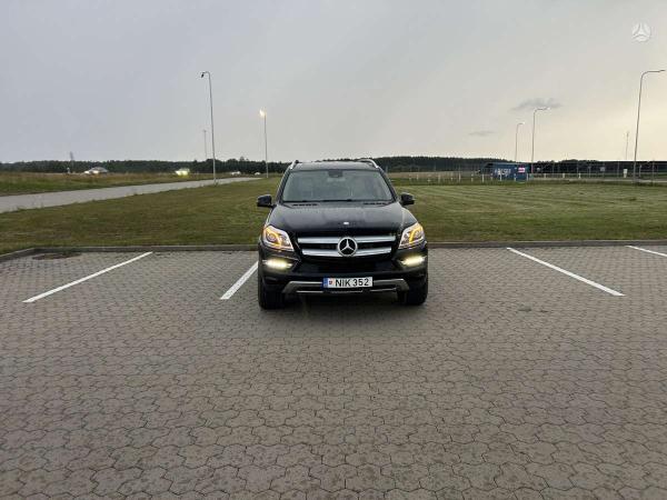 Mercedes-Benz GL 350 2015 Viļņa vietnē Melns Mercedes-Benz GL 350 2015 Viļņa, ar dzinēja tilpumu 2.99 L un nobraukumu 187 tūkst. km par 18999 €, foto 3 vietnē AUTOMOTO.COM.LV