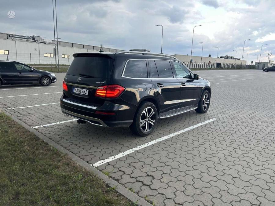 Черный Мерседес ГЛ 350 2015 в Вильнюс, объемом двигателя 2.99 л и пробегом 187 тыс. км за 18999 €, фото 8 на AUTOMOTO.COM.LV