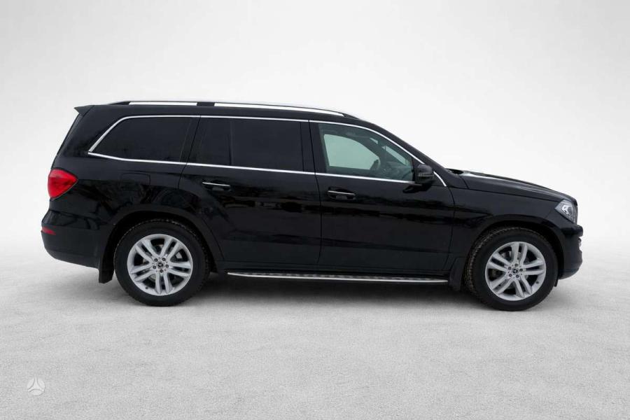 Melns Mercedes-Benz GL 350 2016 Kauņa, ar dzinēja tilpumu 2.99 L un nobraukumu 305 tūkst. km par 12500 €, foto 2 vietnē AUTOMOTO.COM.LV