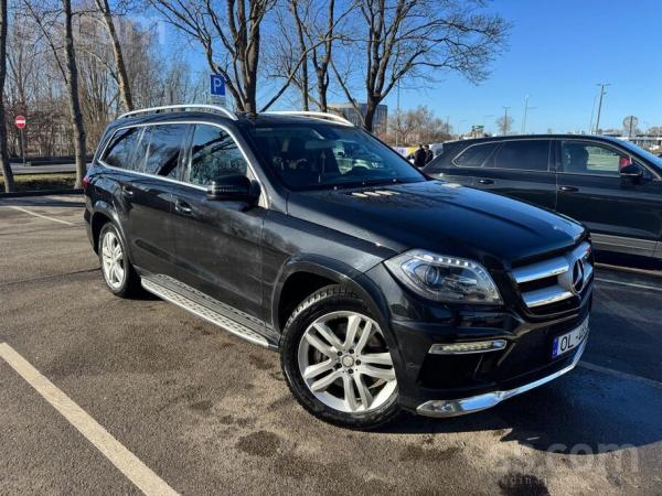 Melns Mercedes-Benz GL 350 2016 Rīga, ar dzinēja tilpumu 3.00 L un nobraukumu 218 tūkst. km par 21175 €, foto 1 vietnē AUTOMOTO.COM.LV